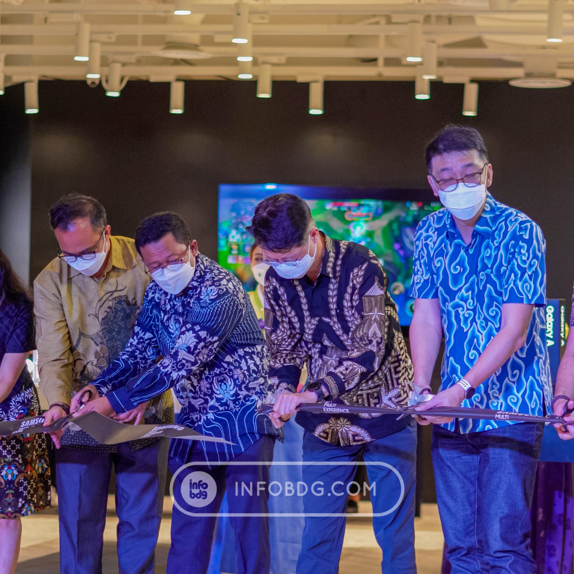 Grand Opening Samsung Multi Experience Store Bandung Electronic Center ...