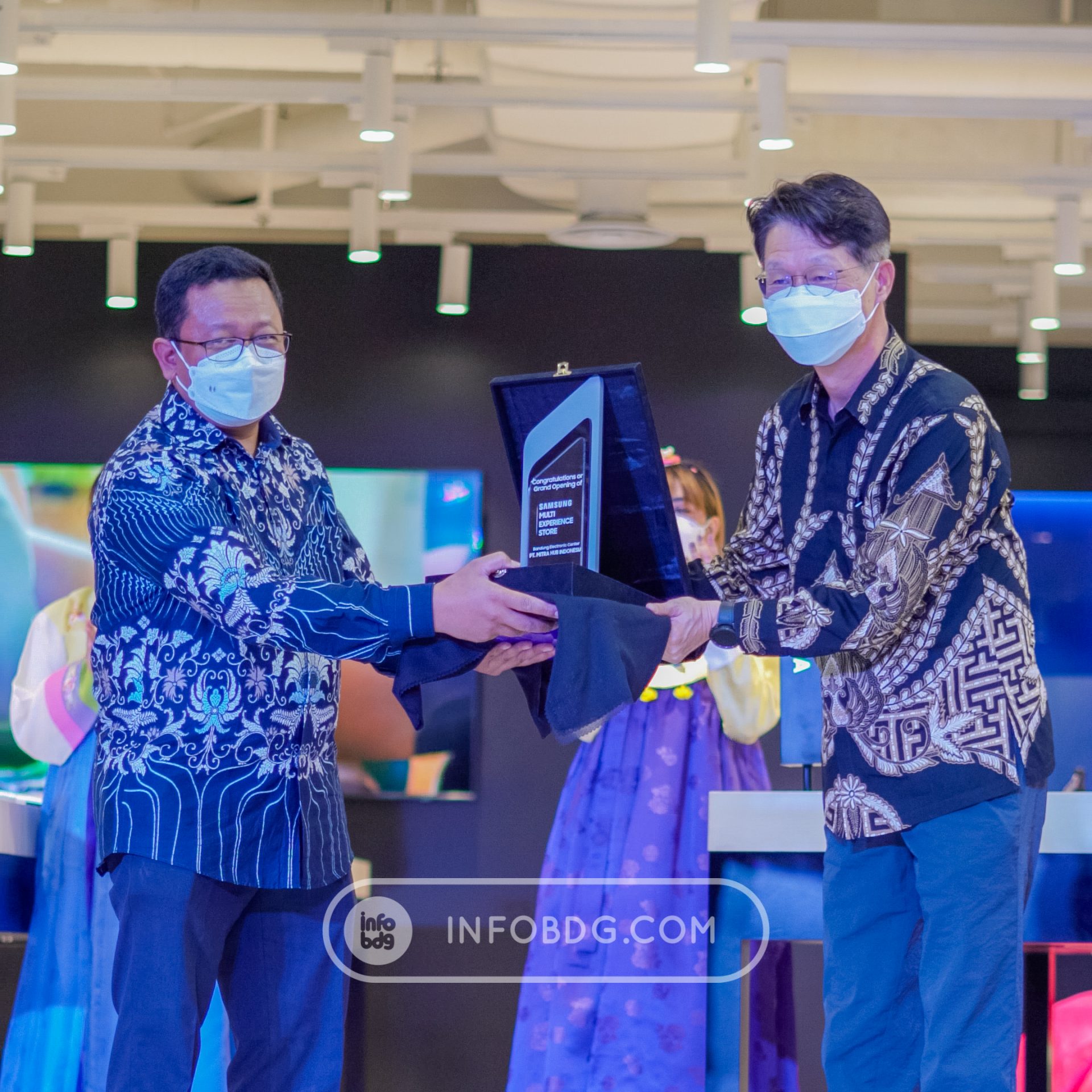 Grand Opening Samsung Multi Experience Store Bandung Electronic Center ...