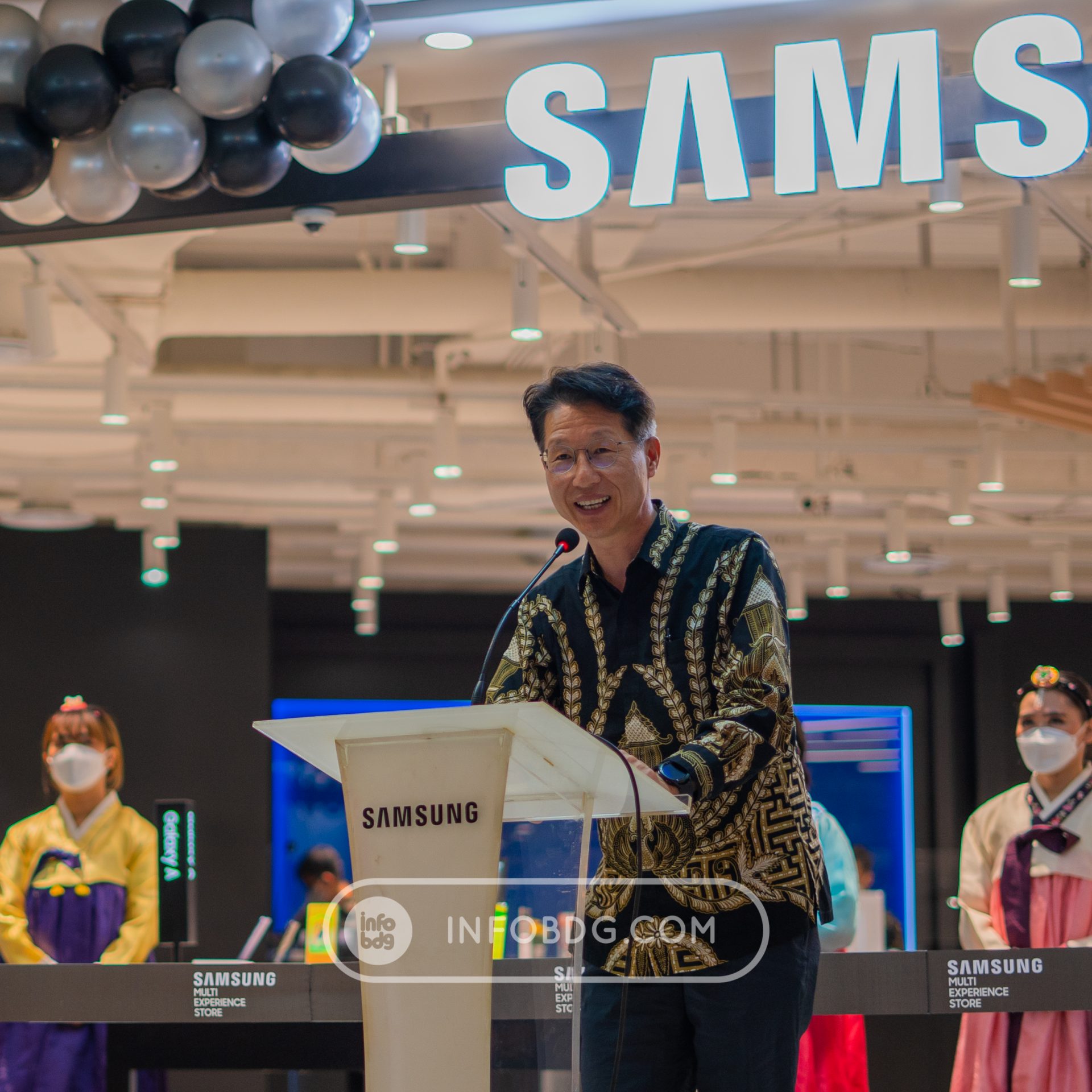 Grand Opening Samsung Multi Experience Store Bandung Electronic Center ...