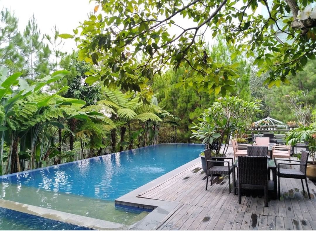Berenang Dengan Pemandangan Indah di Infinity Pool Bandung - infobdg.com