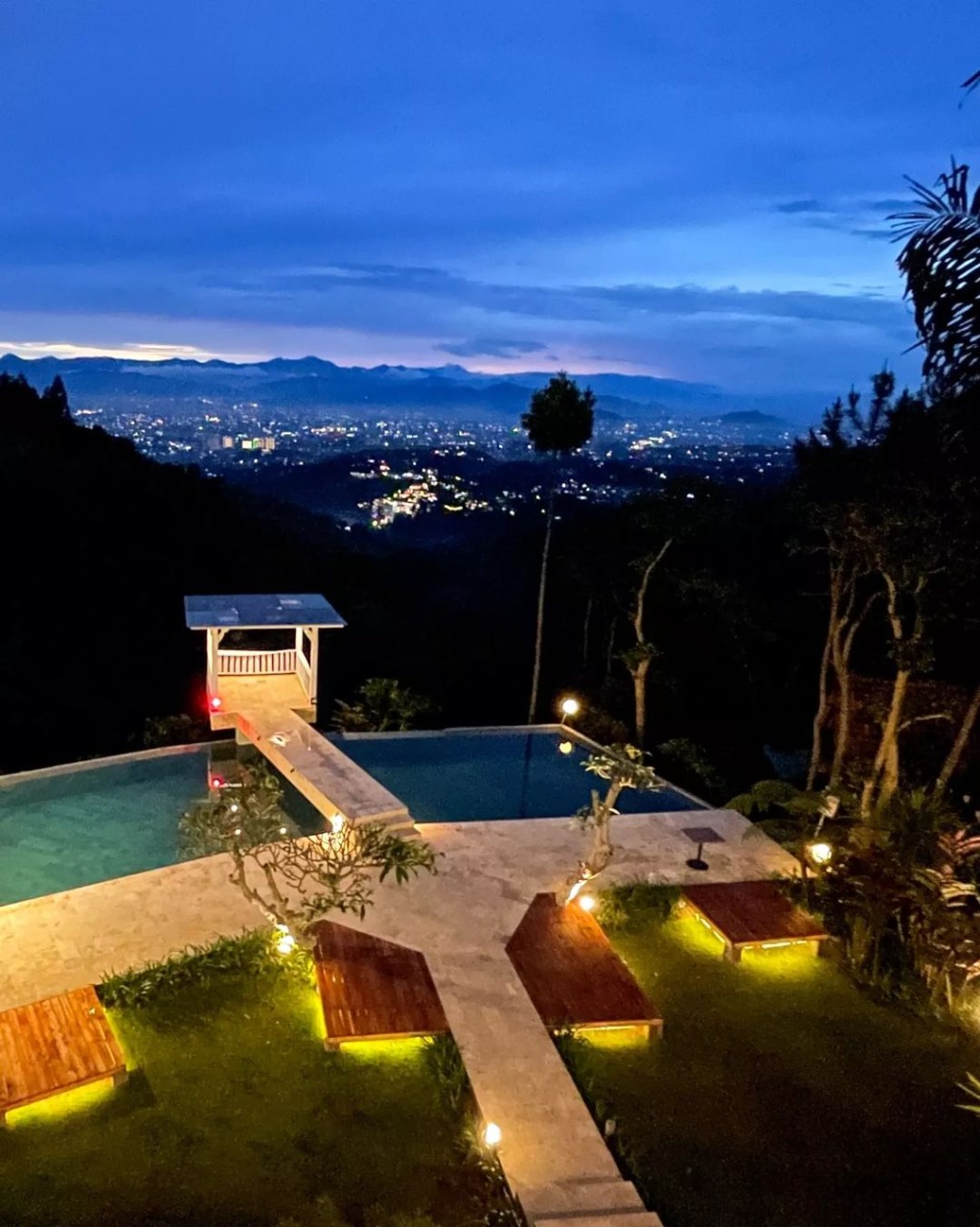 Berenang Dengan Pemandangan Indah di Infinity Pool Bandung - infobdg.com