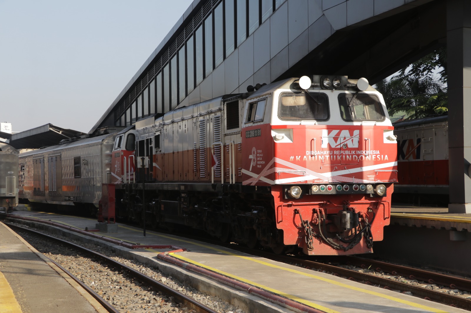 Livery HUT ke-78 Kemerdekaan Republik Indonesia Persembahan PT KAI ...